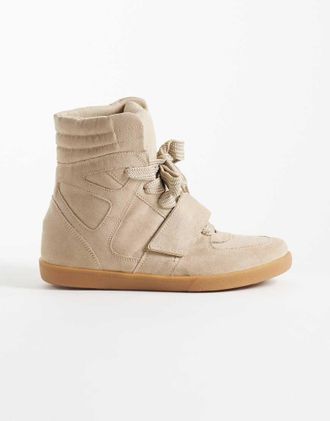 Asos Damson - Sneaker aus Wildlederimitat in Taupe mit verdecktem Keilabsatz-Neutral
