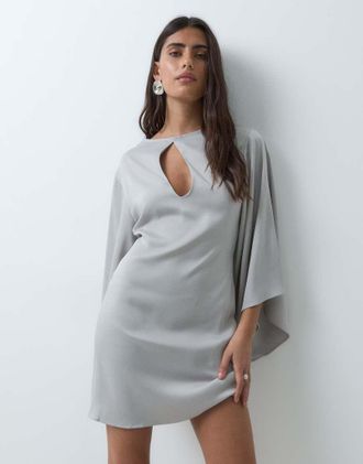 Gina Tricot Gina Tricot lang&auml;rmliges Satin-Minikleid mit Keyhole-Ausschnitt in Grau