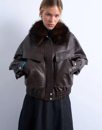 Topshop Bomber à poches zippées carrées en similicuir avec col amovible en fausse fourrure - Marron délavé