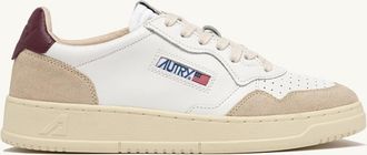 Autry BASKETS MEDALIST LOW EN DAIM ET CUIR BLANC ET BURGUNDY