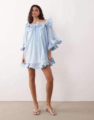 Vero Moda Robe courte &agrave; volants et encolure Bardot - Bleu