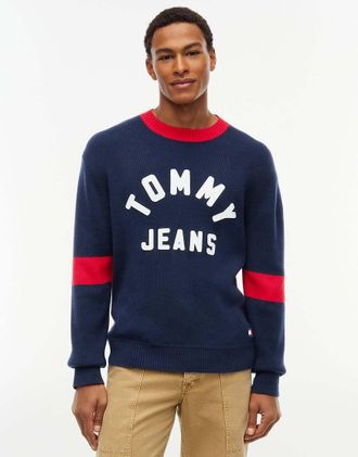 Tommy Jeans pull classique avec logo appliqu&eacute; en bleu fonc&eacute;