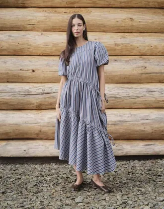 Daisy Street Midikleid mit Puff&auml;rmeln und Stufenrock in Blau gestreift