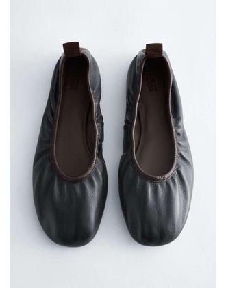 & Other Stories ballerines fronc&eacute;es en cuir noires