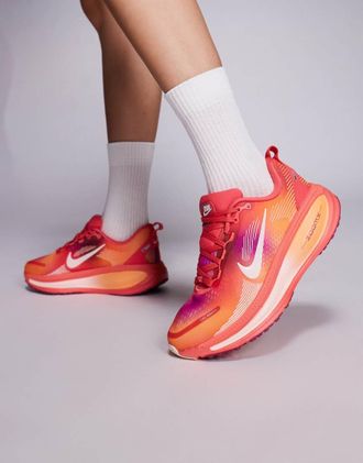 Nike Vomero 18 - Sneaker in Rosa und Orange