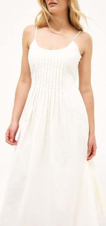 NA-KD robe midi &agrave; bretelles avec d&eacute;tail pliss&eacute; en blanc cass&eacute;