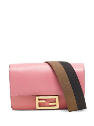 Fendi sac port&eacute; &eacute;paule Baguette format mini (2021) - Rose