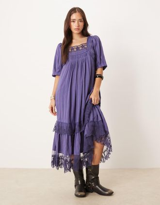 Free People Calder - Robe mi-longue avec empi&egrave;cement en dentelle &agrave; motif &eacute;toile - Bleu skipper