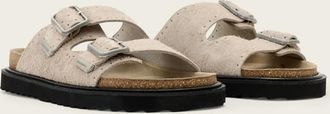 AllSaints Randal - Flauschige Wildleder-Sandalen in Grau mit zwei Riemen und Schnallen