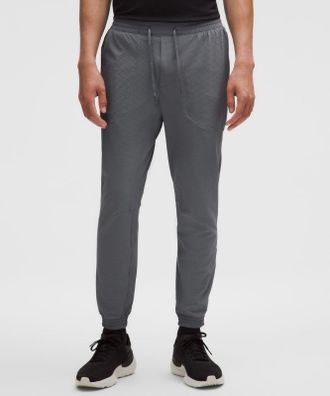 lululemon License to Train Strukturierte Jogger Normale L&auml;nge f&uuml;r M&auml;nner - Gr&ouml;&szlig;e 2XL in Solar Grey