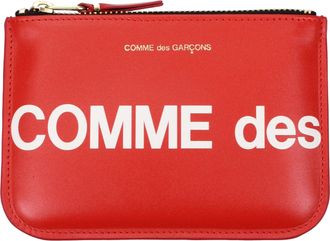 Comme Des Gar&ccedil;ons Jem Celui qui a apport&eacute; les papiers. Femme aux cheveux rouges