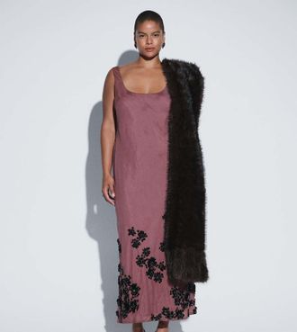 Asos Curve ASOS DESIGN Curve robe longue colonne avec ourlet fleuri ornement&eacute;e en terracotta-Marron