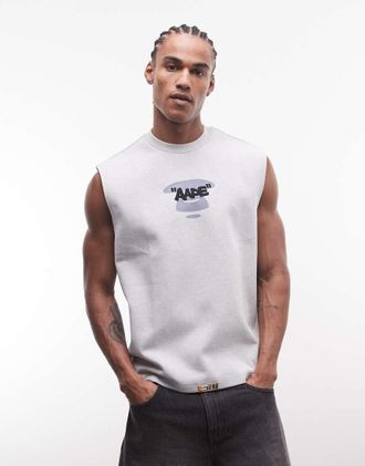 Aape By A Bathing Ape AAPE by A BATHING APE - &Auml;rmelloses Loose-Fit-Tr&auml;gershirt in Grau mit Brust- und R&uuml;ckenprint