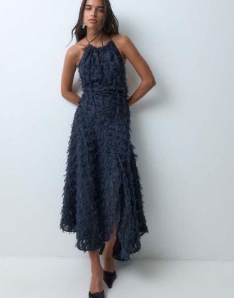 Asos strukturiertes Midaxi-Kleid mit Fransen, Wasserfallausschnitt und Neckholder in Dunkelmarine-Gr&uuml;n