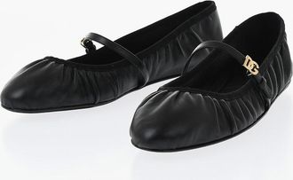Dolce & Gabbana Leder-Ballerina uni mit Riemen und goldener Monogramm-Schnalle Dolce & Gabbana