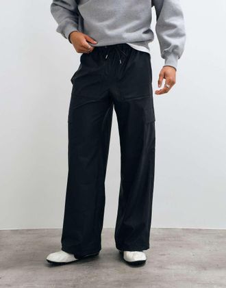 Rains wasserdichte Cargo-Hose mit elastischem Bund und Wide Fit in Schwarz