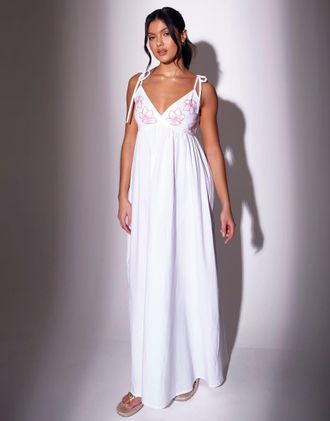 South Beach Maxikleid in Wei&szlig; mit Blumenstickerei und gebundenen Tr&auml;gern