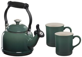 LE CREUSET Le Creuset Demi-Wasserkocher aus Emaille auf Stahl mit Metalloberflächen und Steingut, Set mit 2 Tassen, 1,25 qt. Wasserkocher und (2) 400 ml Tassen, 