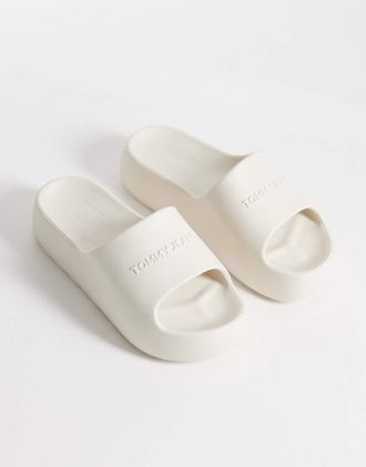 Tommy Jeans Slider in Wei&szlig; mit dicker Sohle