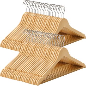 Songmics Kleiderbügel Holz, 50er Set, Bügel aus Massivholz, Einkerbungen im Schulterbereich, Rutschfester Hosensteg, um 360° drehbarer Haken, für Anzüge, Hemde