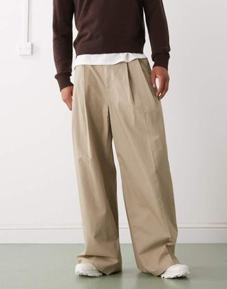 Weekday Pantalon chino coupe oversize à pinces devant - Beige-Neutre