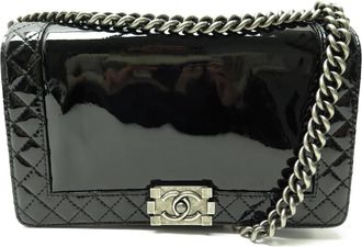 Chanel Crossbody Bags - CHANEL GRAND BOY HANDTASCHE AUS SCHWARZEM PATENTLE - Gr. unisize - in Schwarz - f&uuml;r Damen
