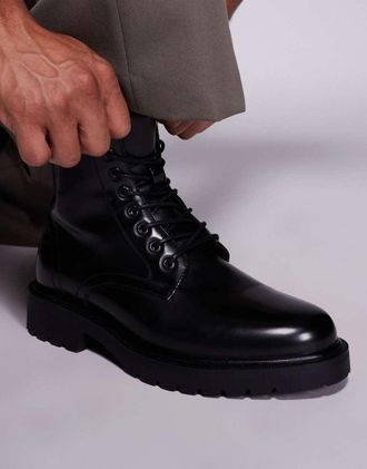 Asos Schn&uuml;rstiefel in Schwarz