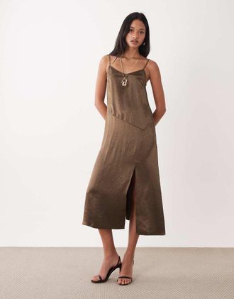 Arket Tr&auml;gerkleid aus Satin in Hellbraun mit Schlitz-Neutral