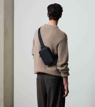 Le Tanneur Slingtasche Emile aus genarbtem Leder