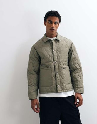 HUF Arbeitsjacke mit Zickzack-Steppung in Salbeigr&uuml;n