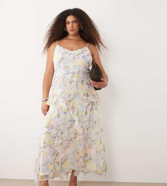 Vero Moda Curve Smilla - Camisole-Midikleid aus Chiffon mit R&uuml;schendetail und h&uuml;bschem Blumenmuster in Rosa und Gelb