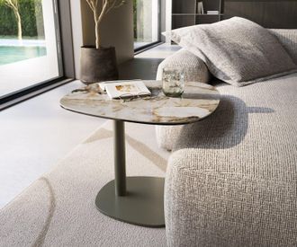 DELIFE Beistelltisch Edge Boot 60x60 cm Keramik Patagonia Poliert Eleny Metall Effektfinish Titan, Beistelltische
