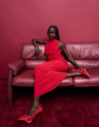 Asos &Auml;rmelloses, hochgeschlossenes Maxikleid aus Netzstoff in Rot mit formendem, gerafftem Einsatz