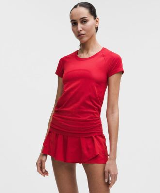lululemon Swiftly Tech Kurzarmshirt 2.0 H&uuml;ftl&auml;nge f&uuml;r Frauen - Gr&ouml;&szlig;e 10 in Oxford Red