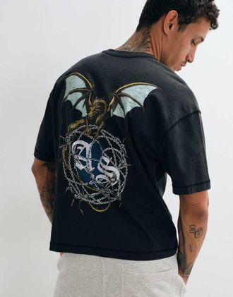AllSaints Wyvern T-Shirt mit Grafiklogo, kurzen &Auml;rmeln und R&uuml;ckendruck in verwaschenem Schwarz