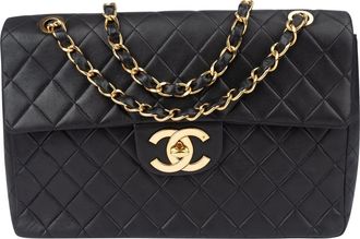 Chanel Crossbody Bags - Chanel Quilted Lambskin 24K Gold Jumbo Single Flap - Gr. unisize - in Schwarz - f&uuml;r Damen