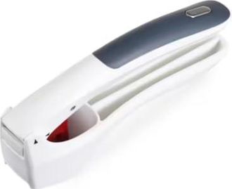 Zyliss E960006 Easy Clean Knoblauchpresse, Silber/Rot, Knoblauchpresse zum Zerkleinern von Knoblauch, Knoblauchzehen, 5 Jahre Garantie