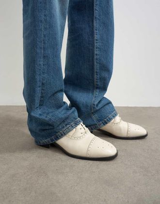 Topshop x Talia Byre Premium-Brogue aus Echtleder in Wollwei&szlig;