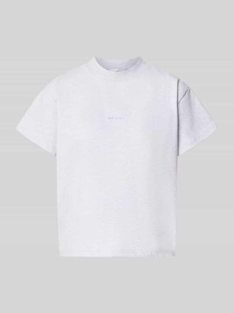 Oh April Boxy Fit T-Shirt mit Label-Stitching Modell Ella