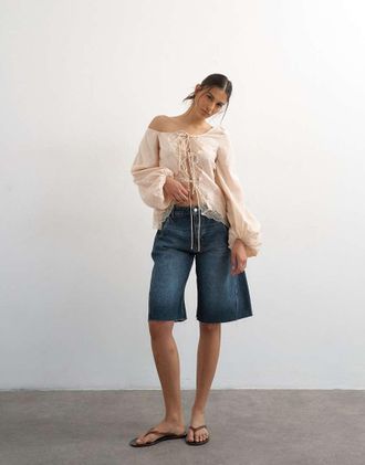 Topshop Blouse &agrave; &eacute;paules d&eacute;nud&eacute;es nou&eacute;es avec bordures en dentelle - &Eacute;cru-Vert