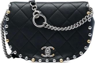 Chanel Sac bandouli&egrave;re matelass&eacute; en cuir dagneau clout&eacute; Pre-owned - Femme - Pre-owned - Noir - Taille: ONE Size