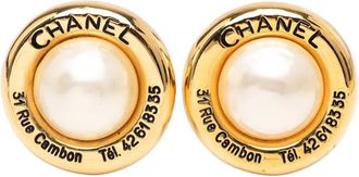 Chanel 1980-1990 vergoldete runde Ohrclips mit Kunstperlen