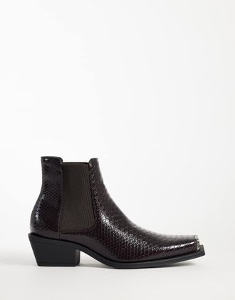 Asos bottines Chelsea &agrave; talon cubain et bout en m&eacute;tal effet croco bordeaux-Rouge