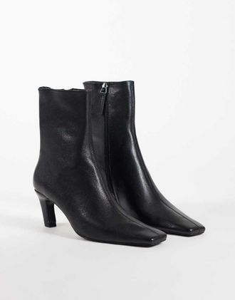 Asos Rumi Leder-Stiefeletten mit eckiger Zehenpartie und Absatz in Schwarz