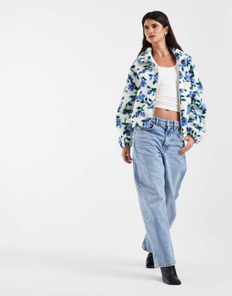 Only veste en polaire imitation peau de mouton &agrave; imprim&eacute; fleuri bleu