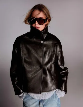 Bershka Wendejacke in Lederoptik in Braun