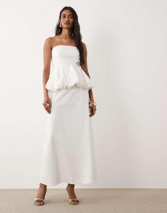 4th & Reckless Robe bandeau longue en coton avec taille &agrave; basque - Blanc