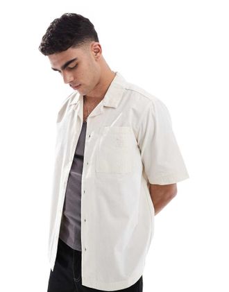adidas Originals Essentials - Chemise en cr&eacute;pon &agrave; manches courtes - Blanc &eacute;clatant