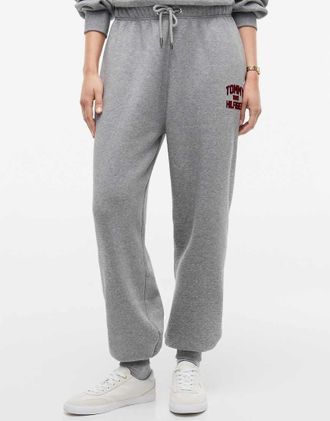Tommy Hilfiger Jogger mit Flock-Logo im College-Stil und B&uuml;ndchen in mittelgrau meliert