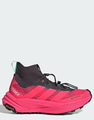 adidas adidas Performance Terrex freehiker 3 ultra gore-tex Wandersneaker in Pink und Schwarz-Blau